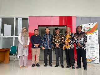 WUJUDKAN PELUANG BEASISWA, UMJ DAN PONTREN MODERN ZAM-ZAM MUHAMMADIYAH TANDATANGANI MOU - PONPES ...